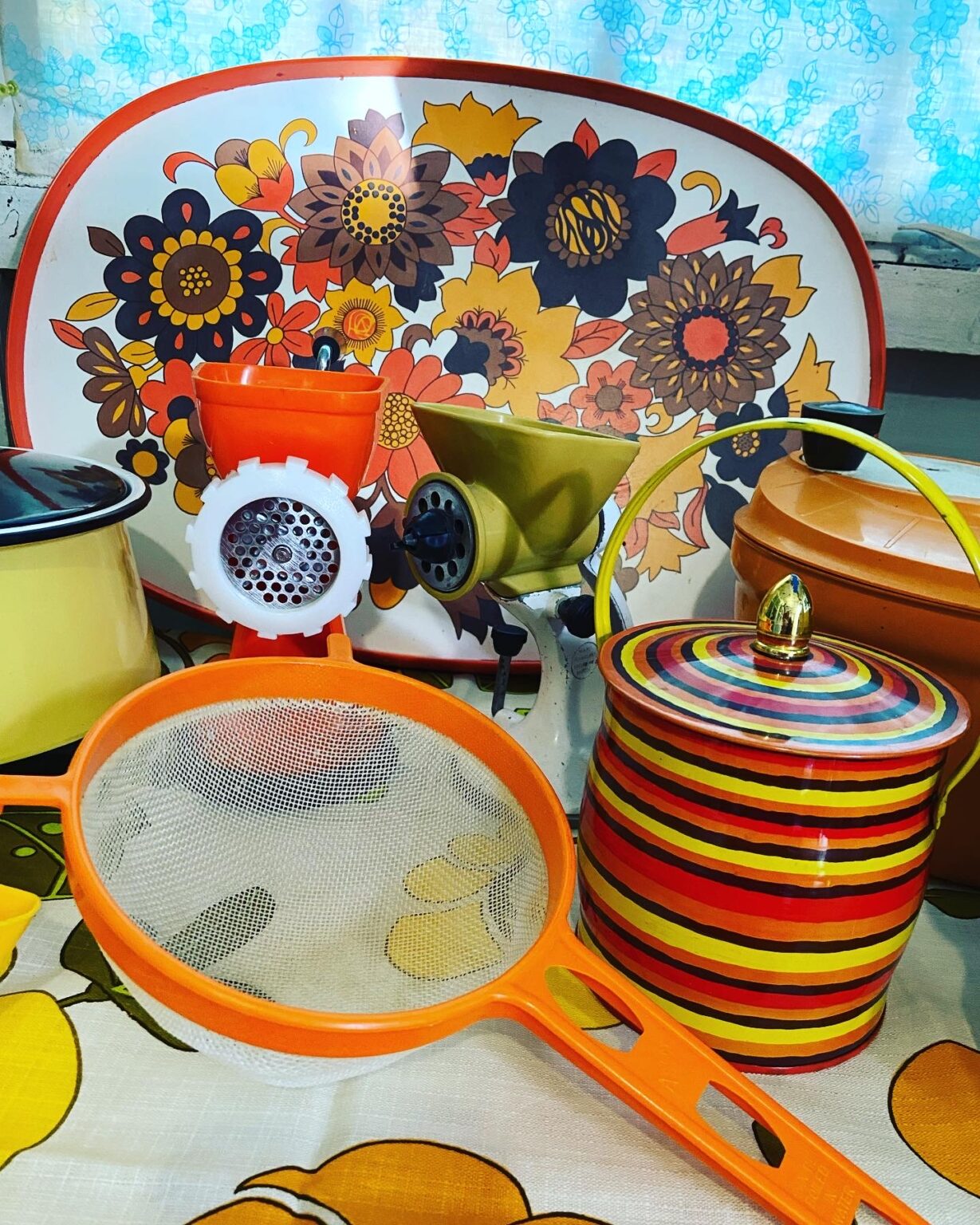 How to Accessorize a 1970s Kitchen - Rachel's Vintage & Retro