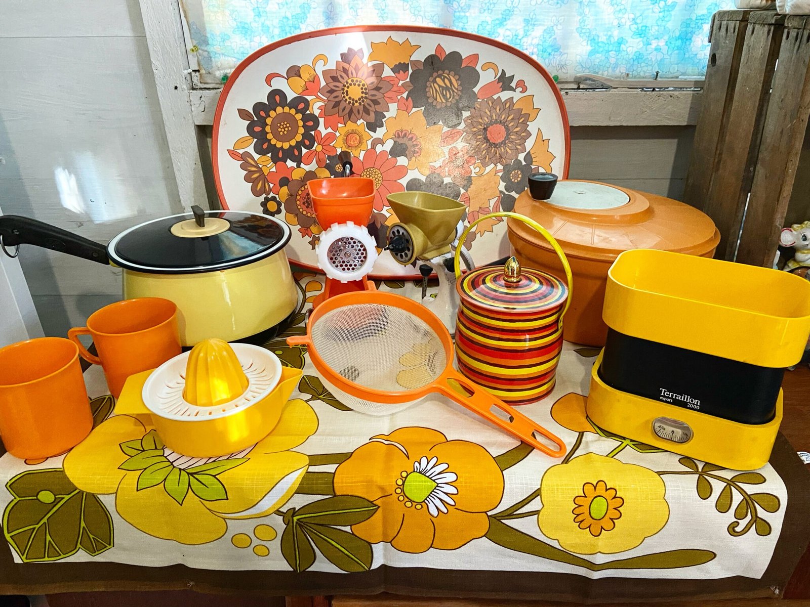 How to Accessorize a 1970s Kitchen - Rachel's Vintage & Retro