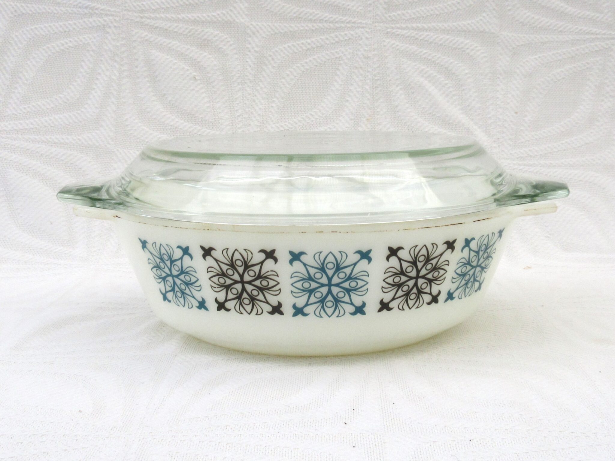 Vintage JAJ Pyrex Chelsea Lidded Casserole Dish Large