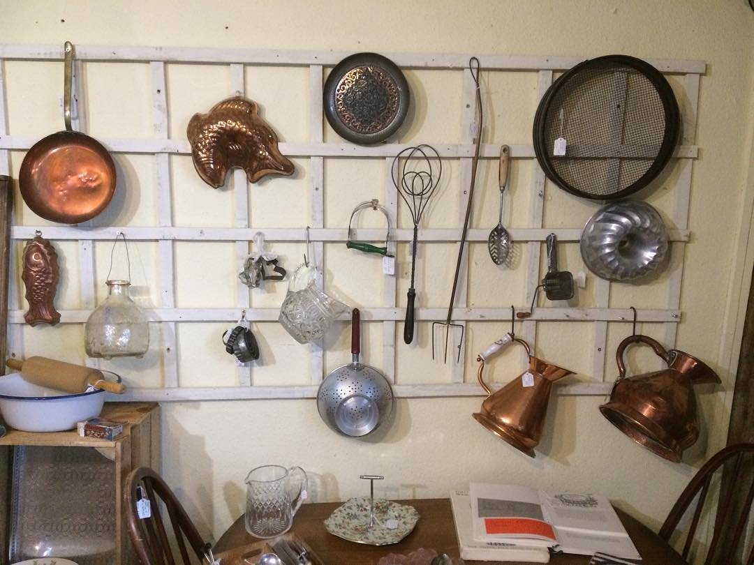 Where to Sell Vintage Items: Antiques Centres
